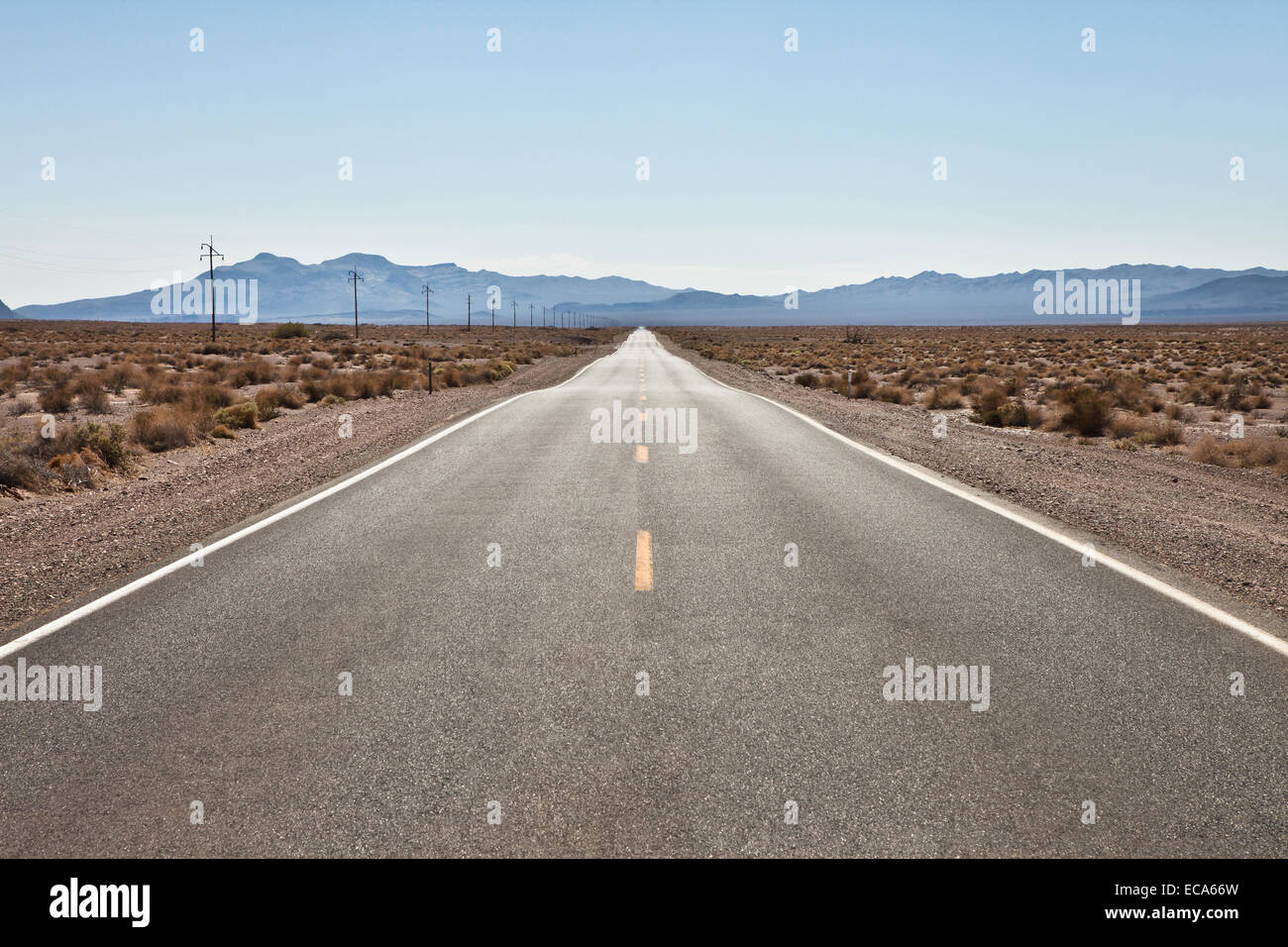 endless road crossing death Valley desert Stock Photo - Alamy