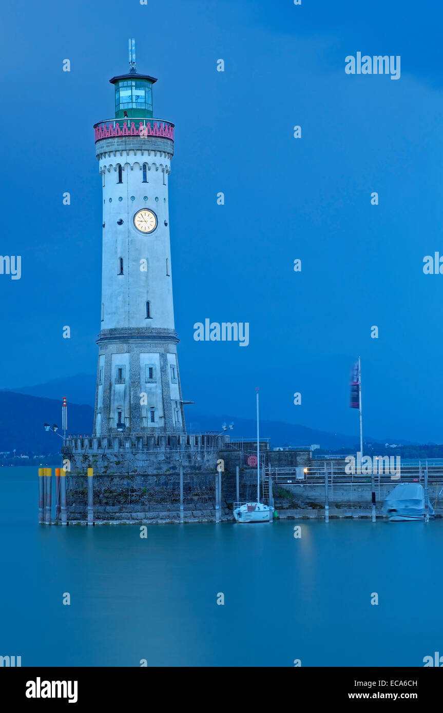 Lighthouse at the harbor entrance hi-res stock photography and images ...
