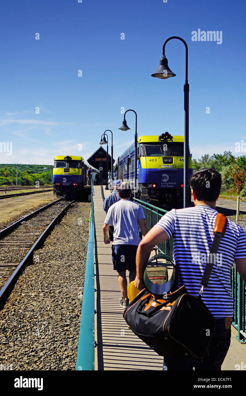Long row train tracks hi-res stock photography and images - Alamy