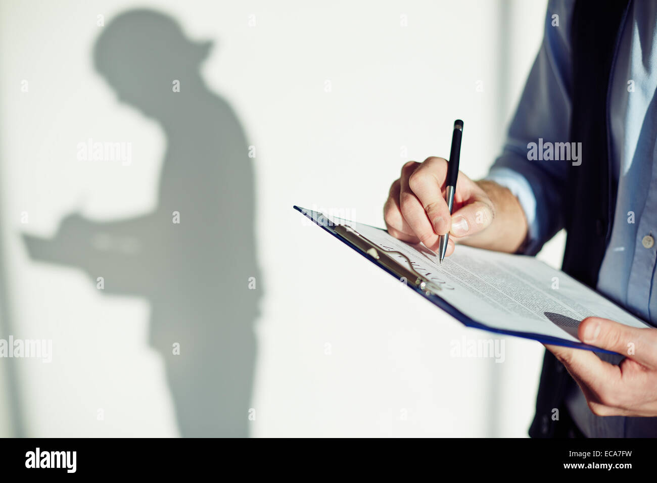 Male employee signing contract hi-res stock photography and images - Alamy