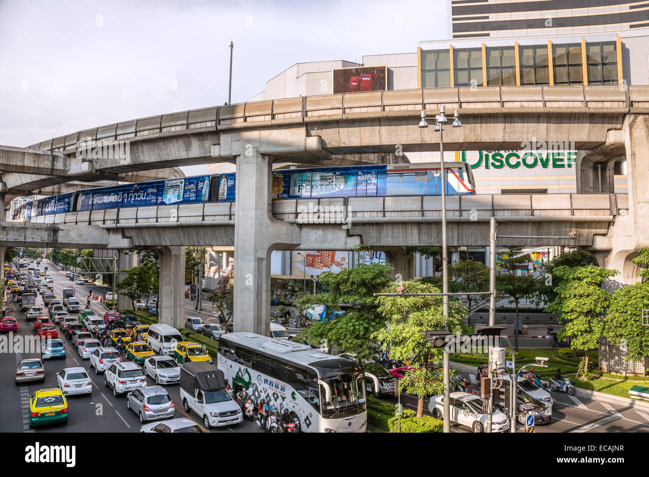 Pathumwan Intersection at the city center, Bangkok, Thailand Stock ...