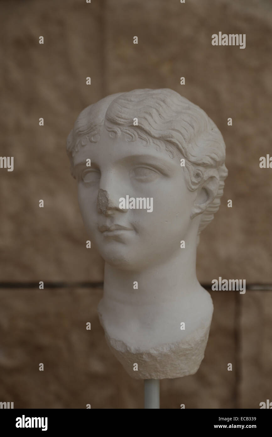 Portrait of Antonia Minor (36 BC-37 AD). Daughters of Mark Antony and ...