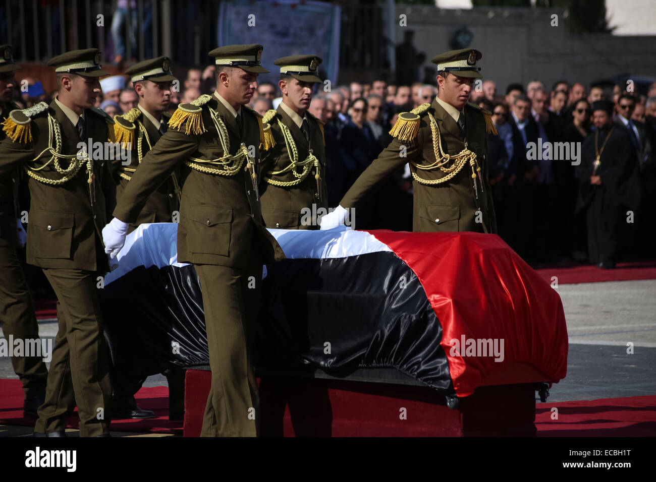 (141211) -- RAMALLAH, Dec. 11, 2014 (Xinhua) -- Palestinian honor guard ...
