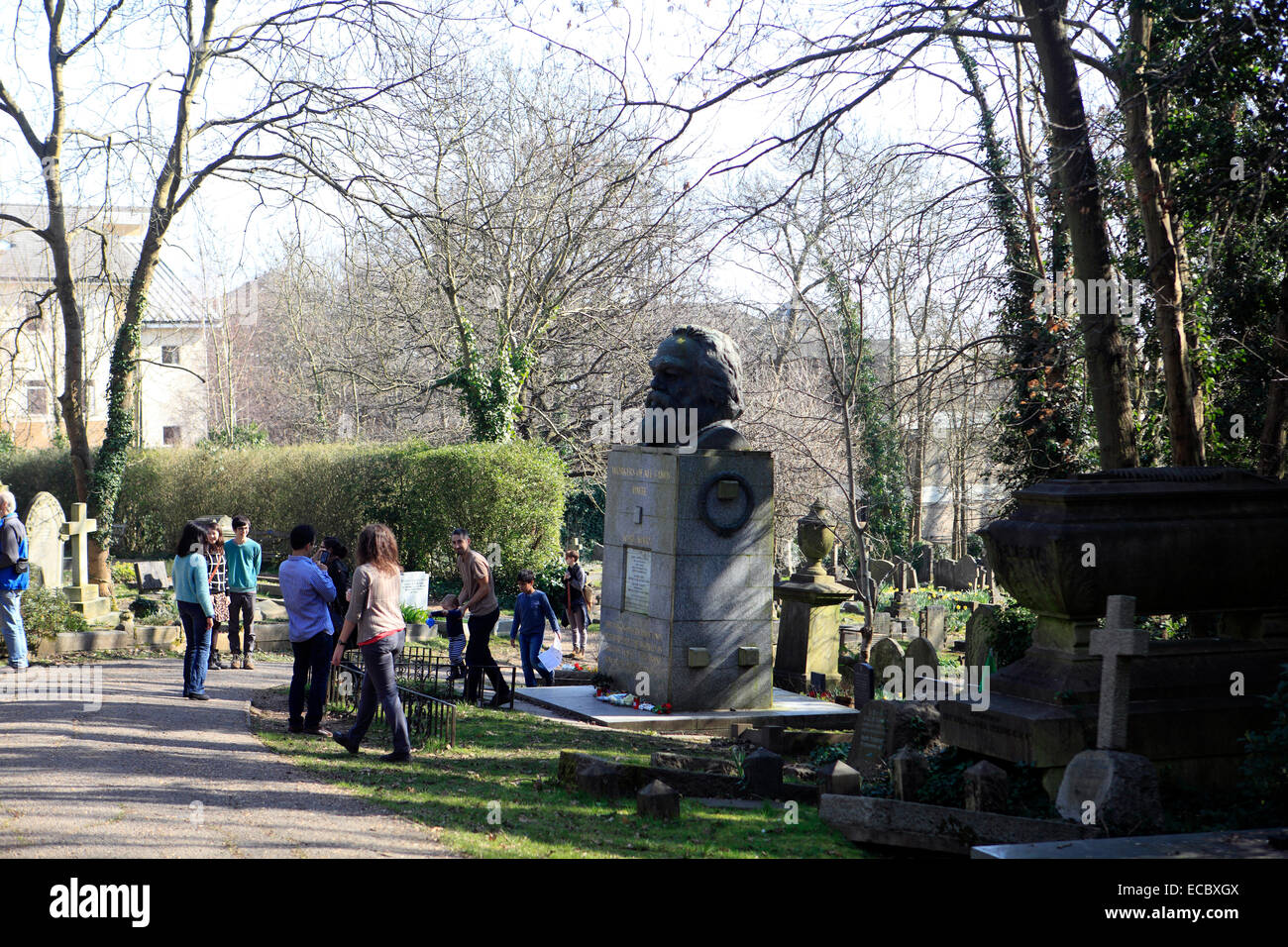 Karl marx tomb highgate cemetery hi-res stock photography and images ...