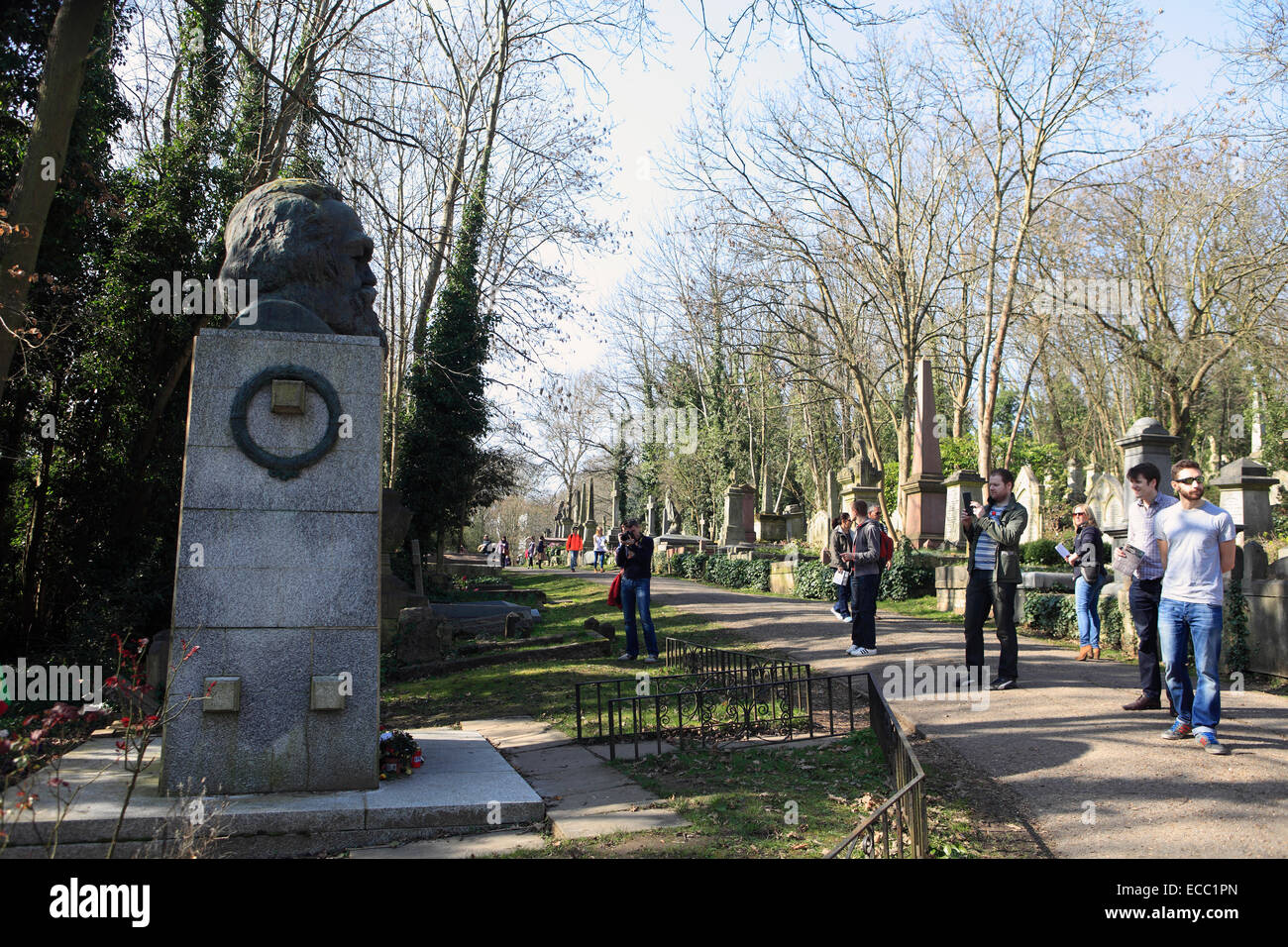 united kingdom north london highgate cemetery east Stock Photo - Alamy