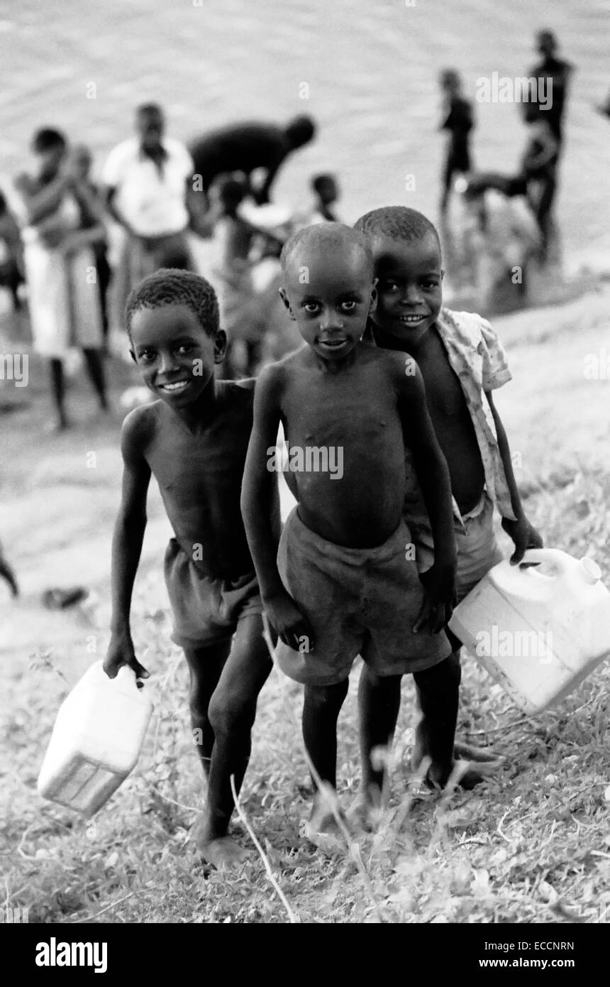 Collecting dirty water africa hi-res stock photography and images - Alamy