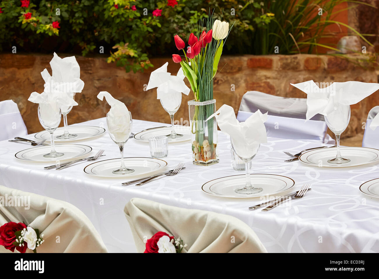 Celebratory table place settings Stock Photo - Alamy