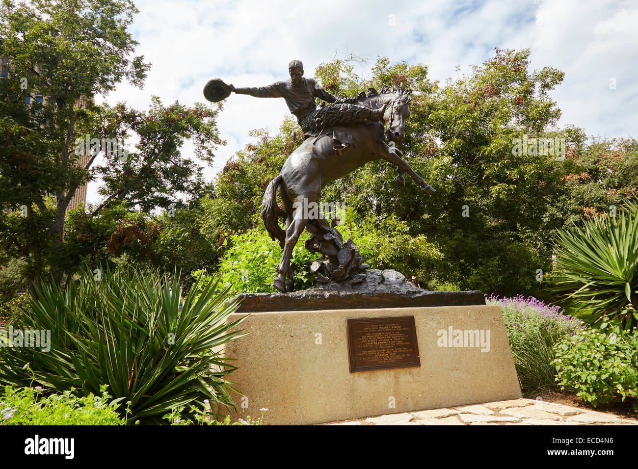 Texas cowboy statue hi-res stock photography and images - Alamy