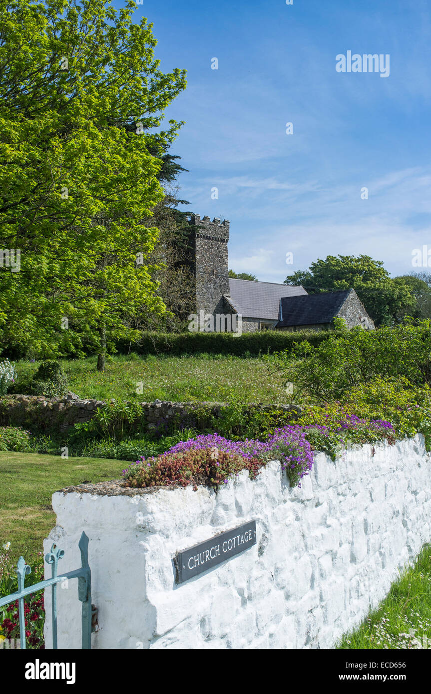 White washed gate hi-res stock photography and images - Alamy