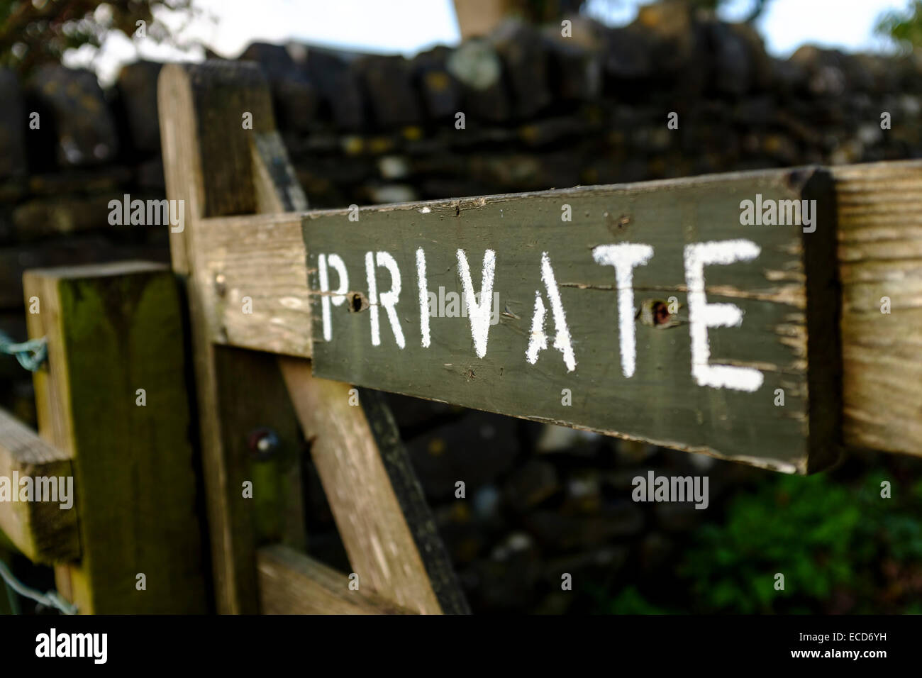 Private sign on a wooden gate in the countryside Stock Photo - Alamy