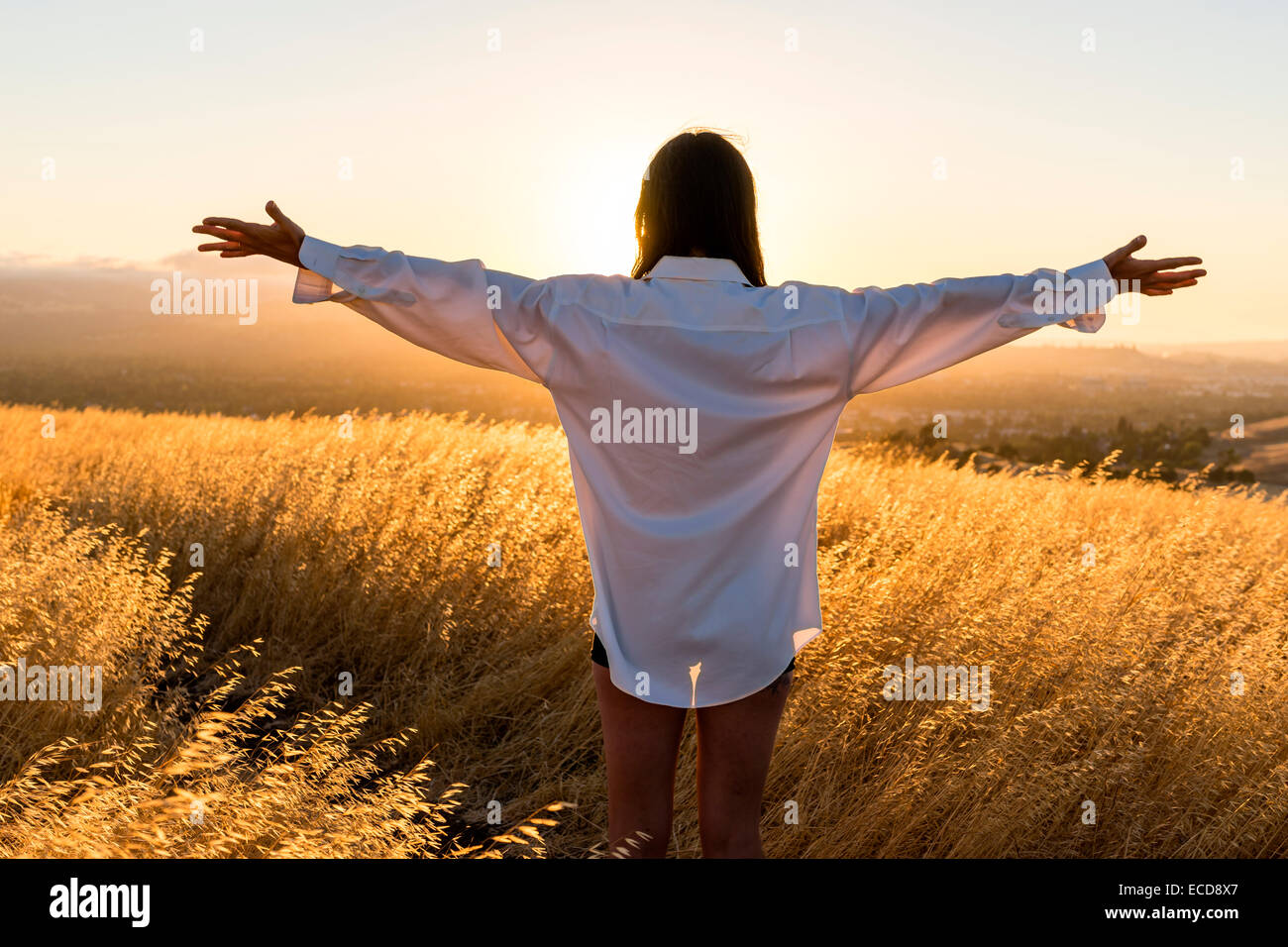 Woman arms outstretched sun hi-res stock photography and images - Alamy