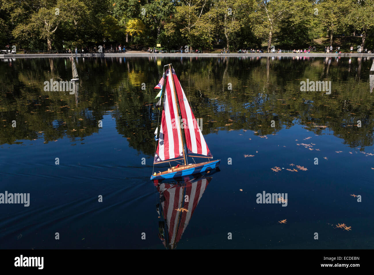 Remote Control Sailboat, Conservatory Water in Central Park, New York ...