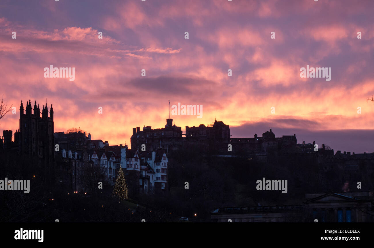 Edinburgh Skyline at Dusk, The Mound, Edinburgh Castle Stock Photo - Alamy
