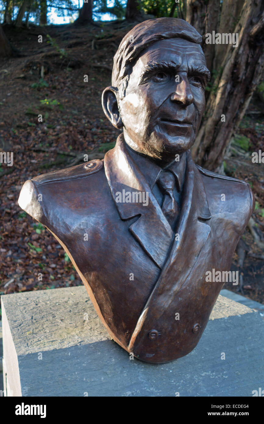 Statue of Bill McLaren, The Voice of Rugby, Wilton Lodge Park, Hawick ...
