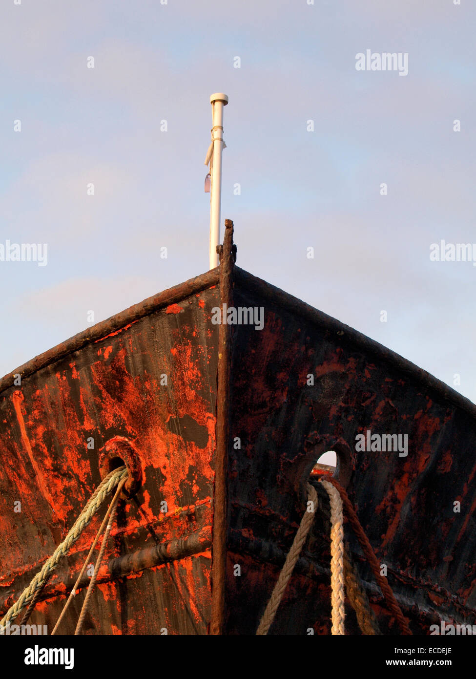 Rusty old ship hi-res stock photography and images - Alamy