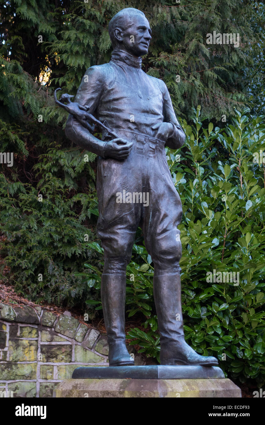Statue of Jimmy Guthrie (1897-1937), Wilton Lodge Park, Hawick ...
