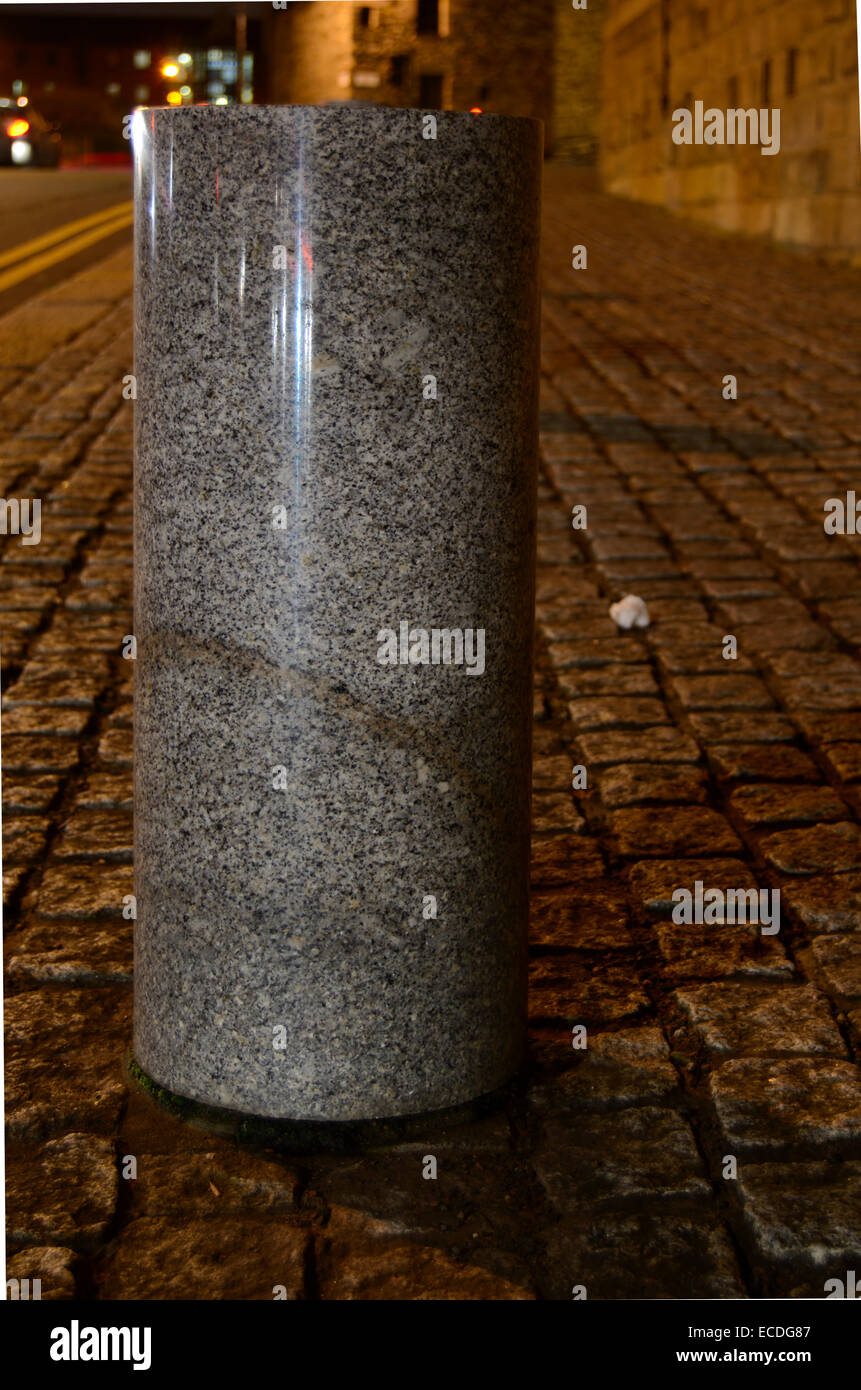 Bollard pavement kerb hi-res stock photography and images - Alamy
