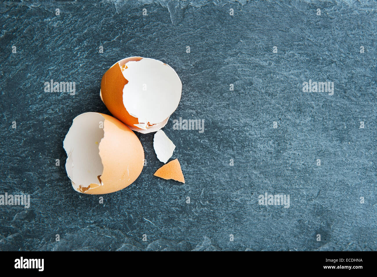 Eggshell on slate hi-res stock photography and images - Alamy