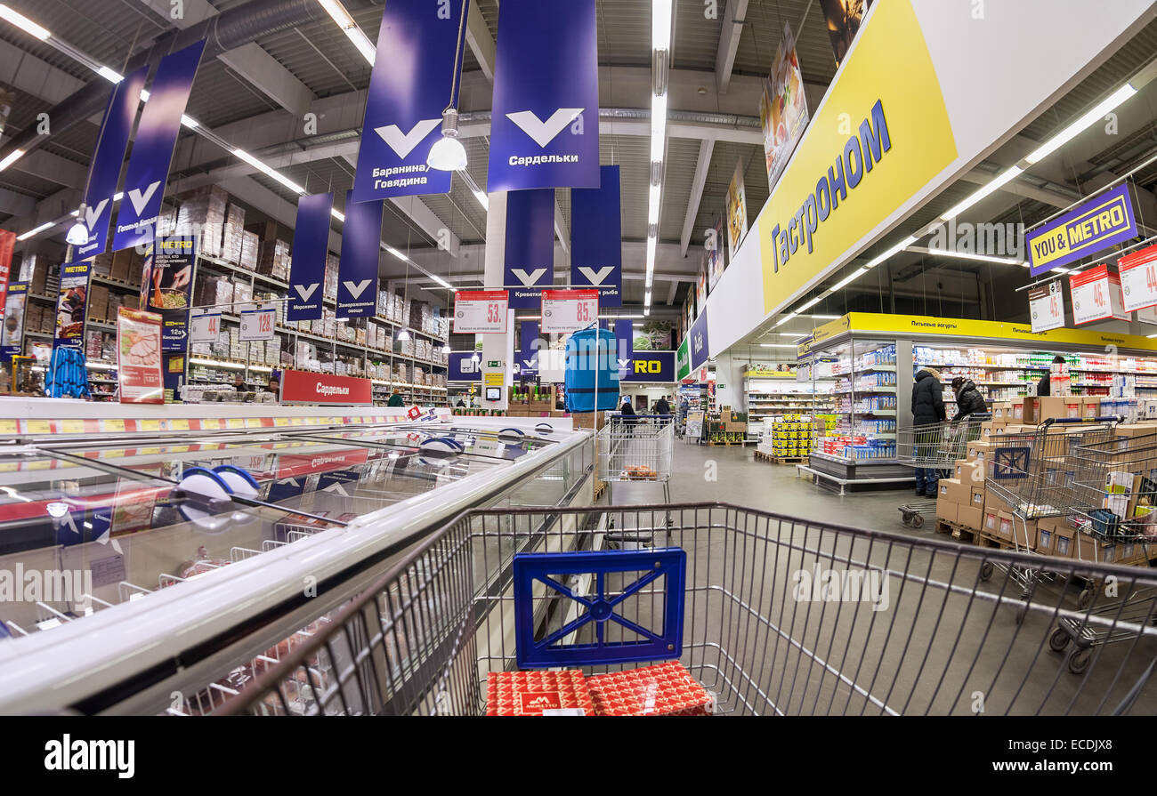 Hypermarket metro cash and carry hi-res stock photography and images ...