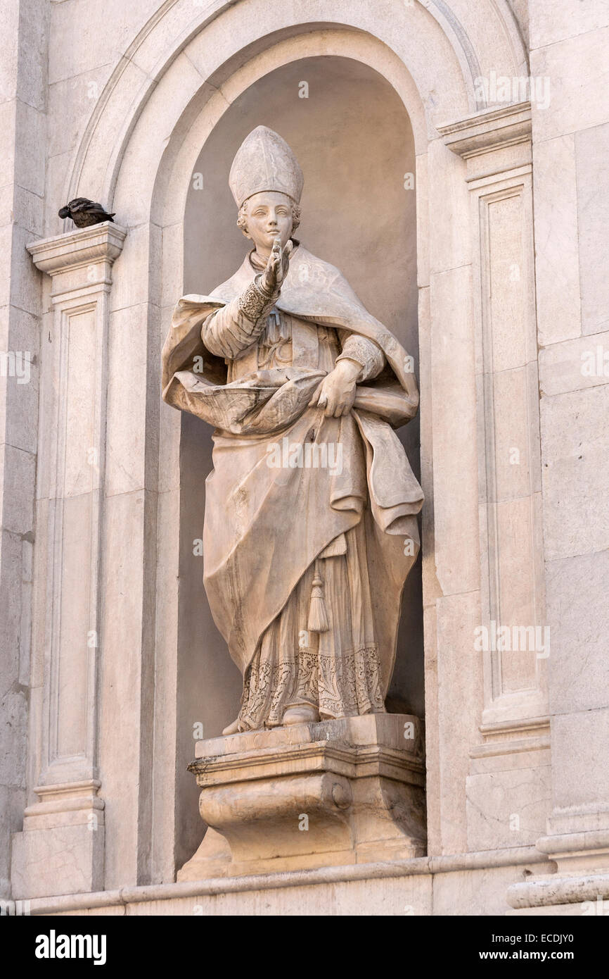 Ancient statue in Lucca, Tuscany, Italy Stock Photo - Alamy