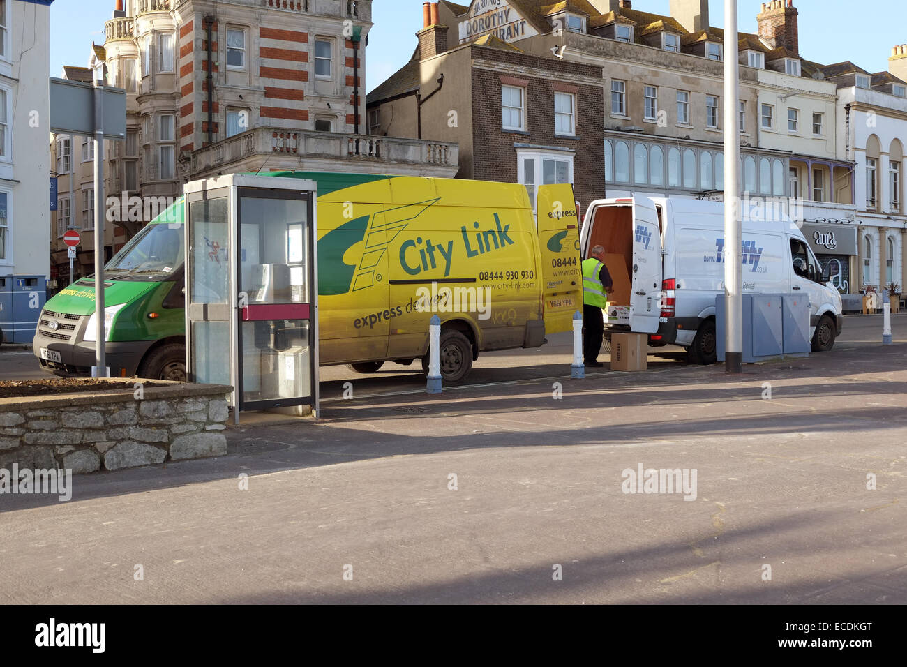 Sharing the load, City link parcel van loading from a Hired van on the ...