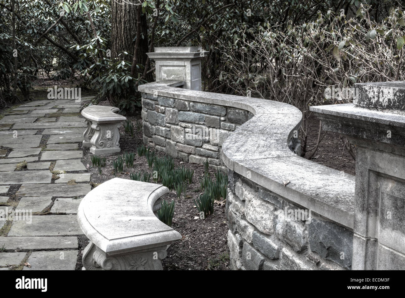 Benches stone wall hi-res stock photography and images - Alamy