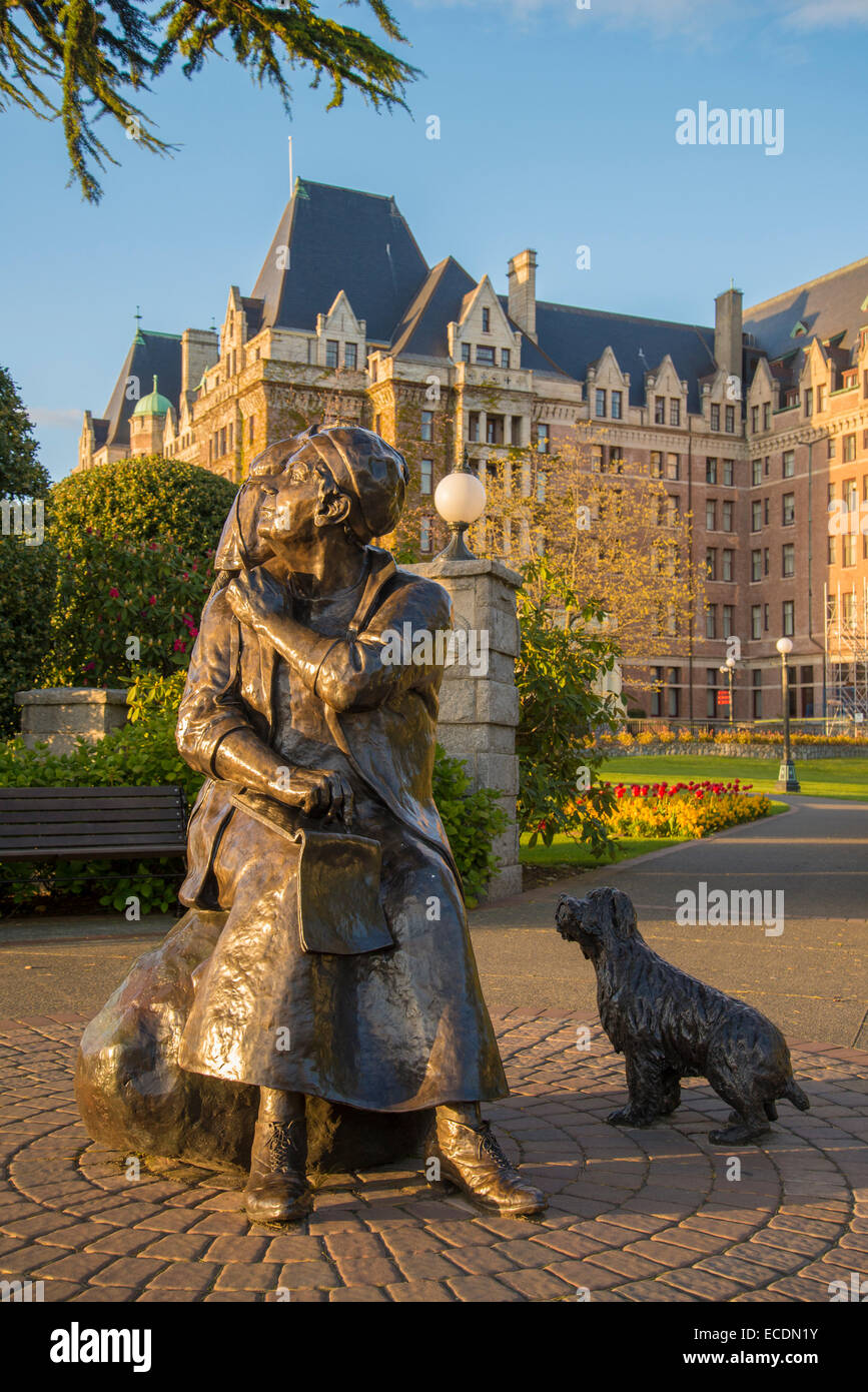 Emily carr statue hi-res stock photography and images - Alamy