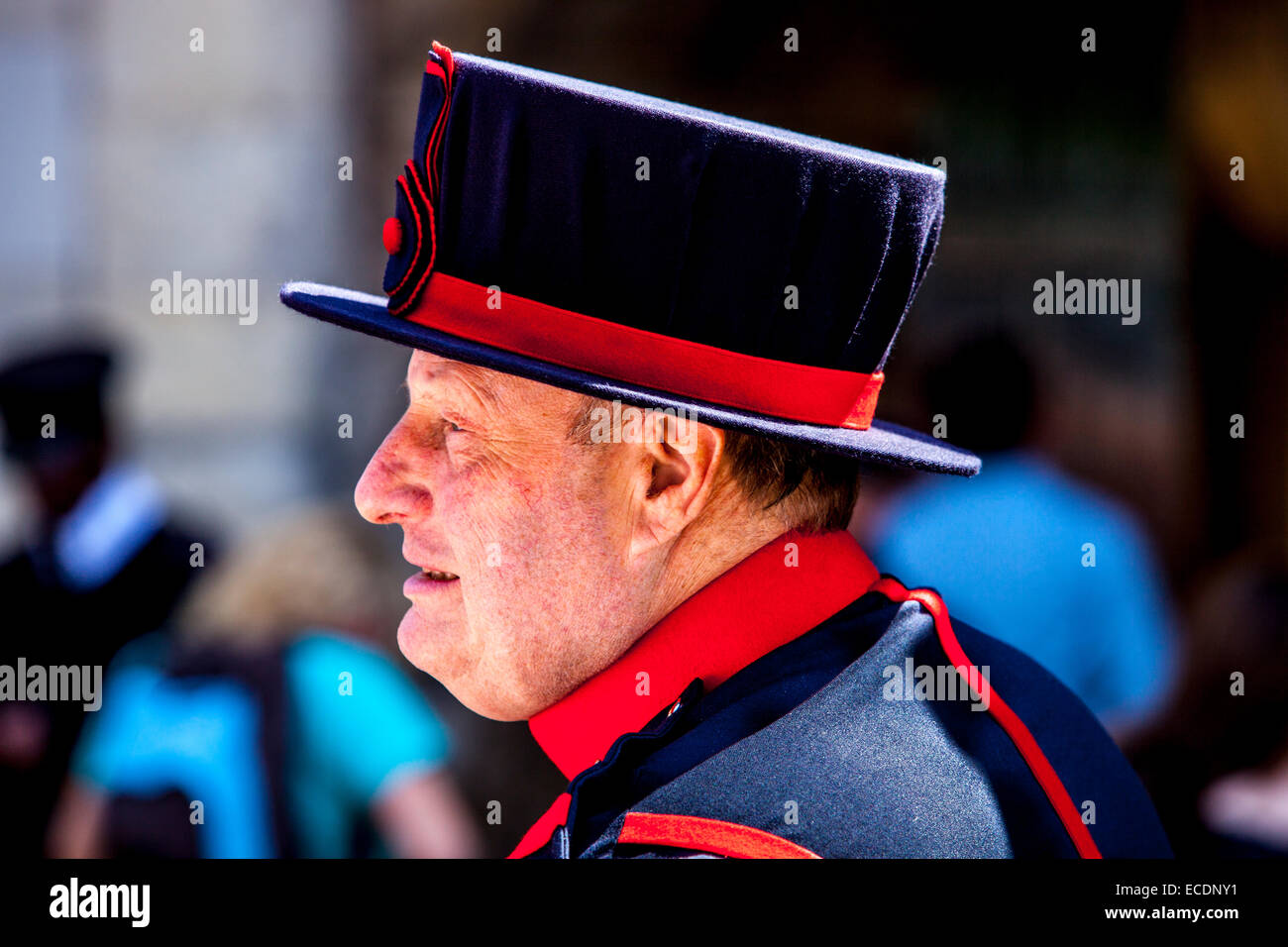 Beefeater the tower of london hi-res stock photography and images - Alamy