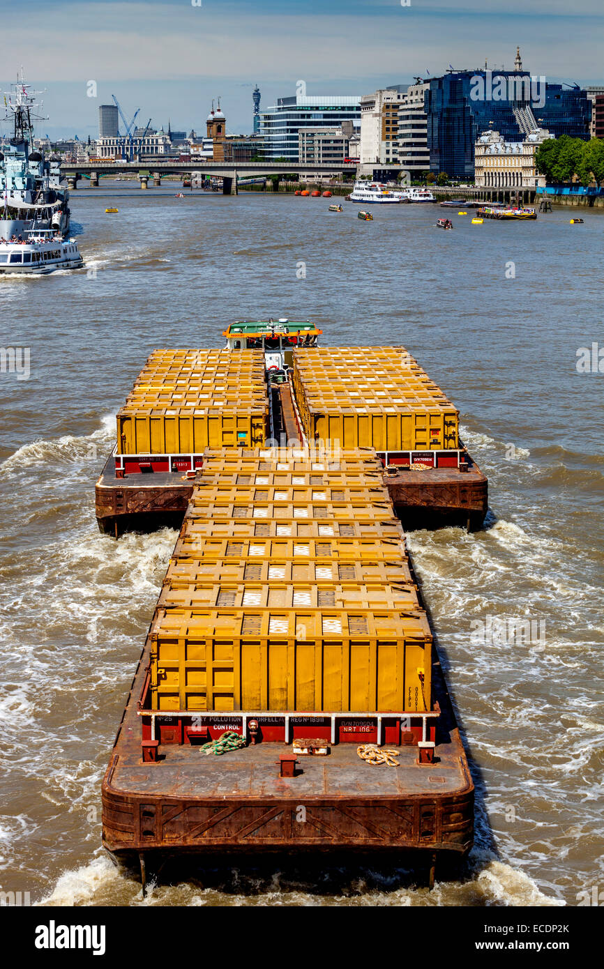 Pulling containers hi-res stock photography and images - Alamy
