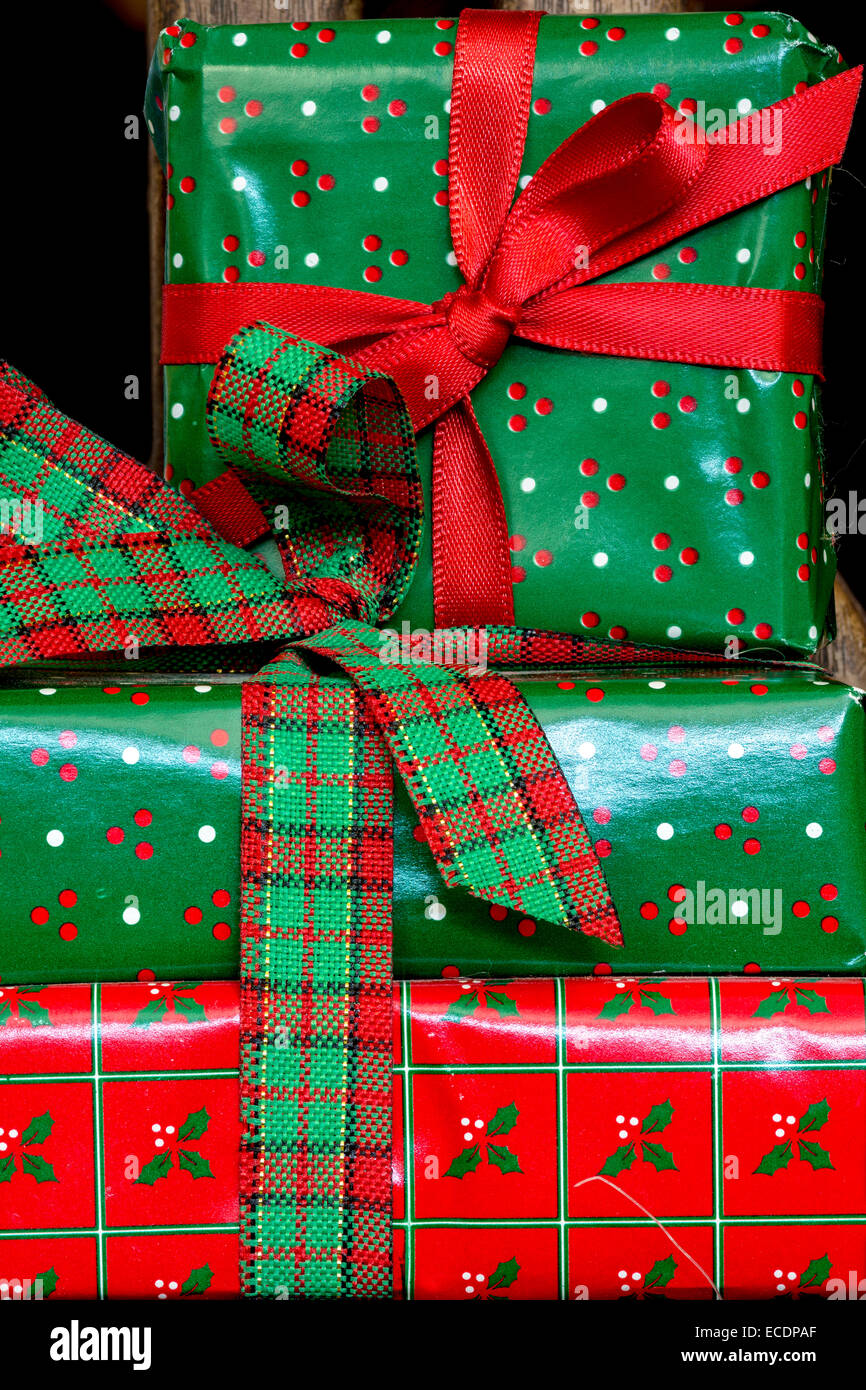 Wrapped christmas packages hi-res stock photography and images - Alamy