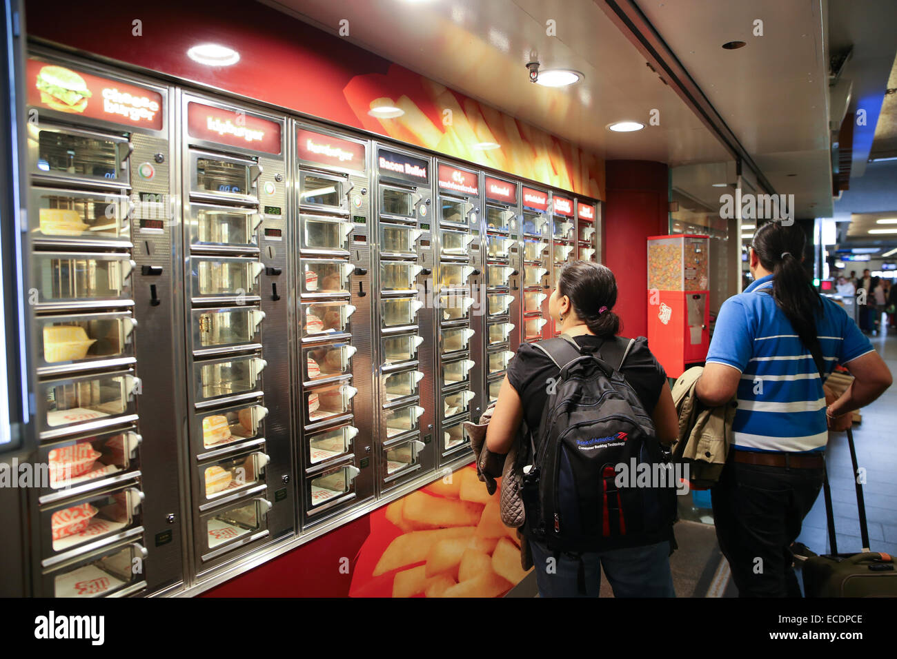 people amsterdam train station snack febo Stock Photo - Alamy