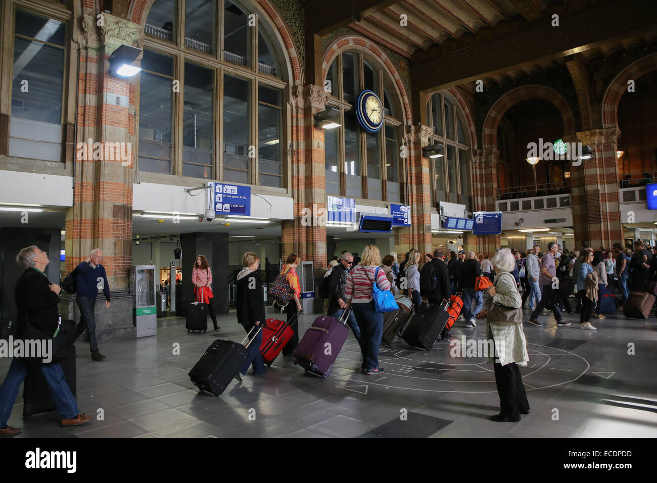 Inside central train station hi-res stock photography and images - Alamy