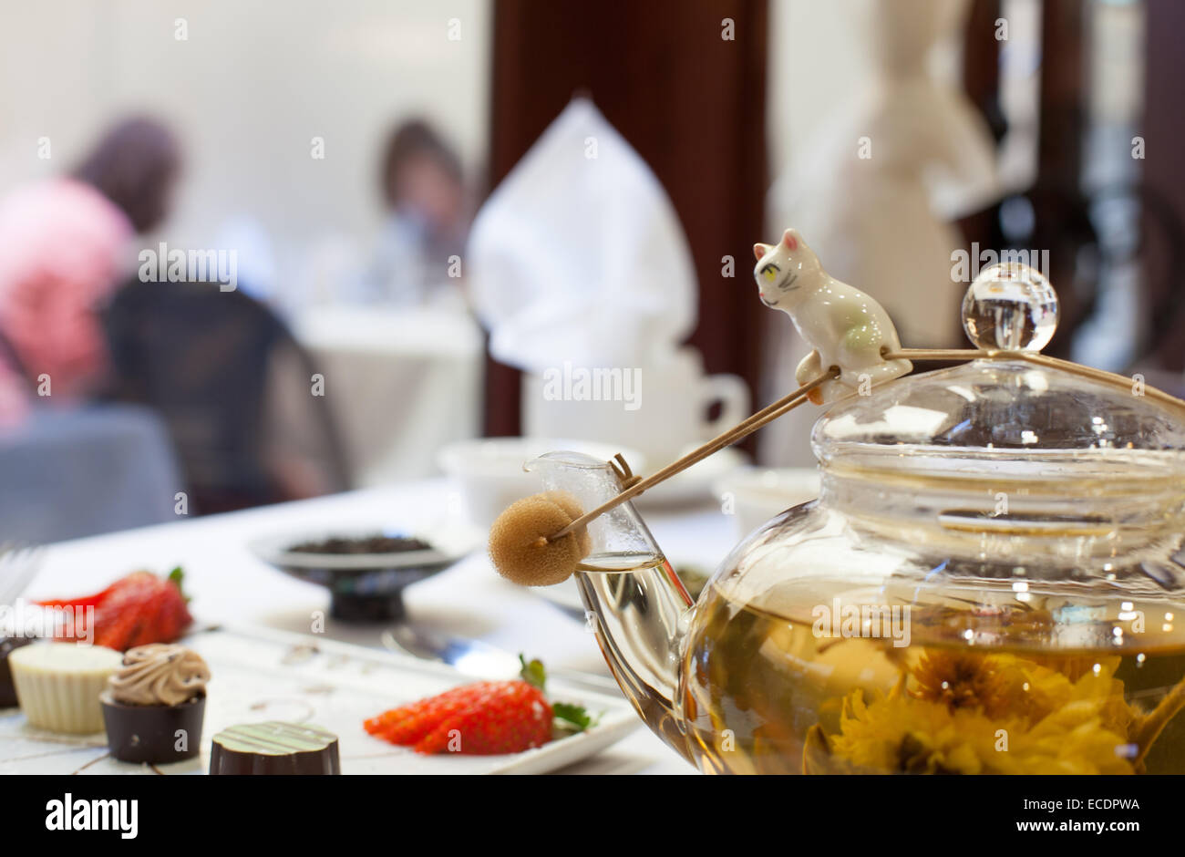 Tea party table hi-res stock photography and images - Alamy