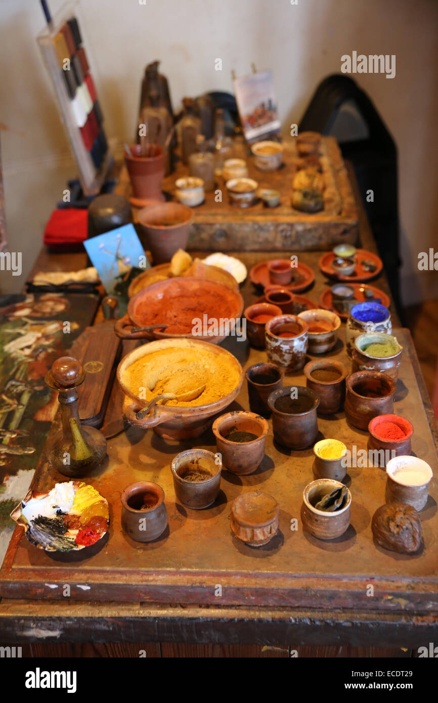 paint color pigment painter table Stock Photo - Alamy