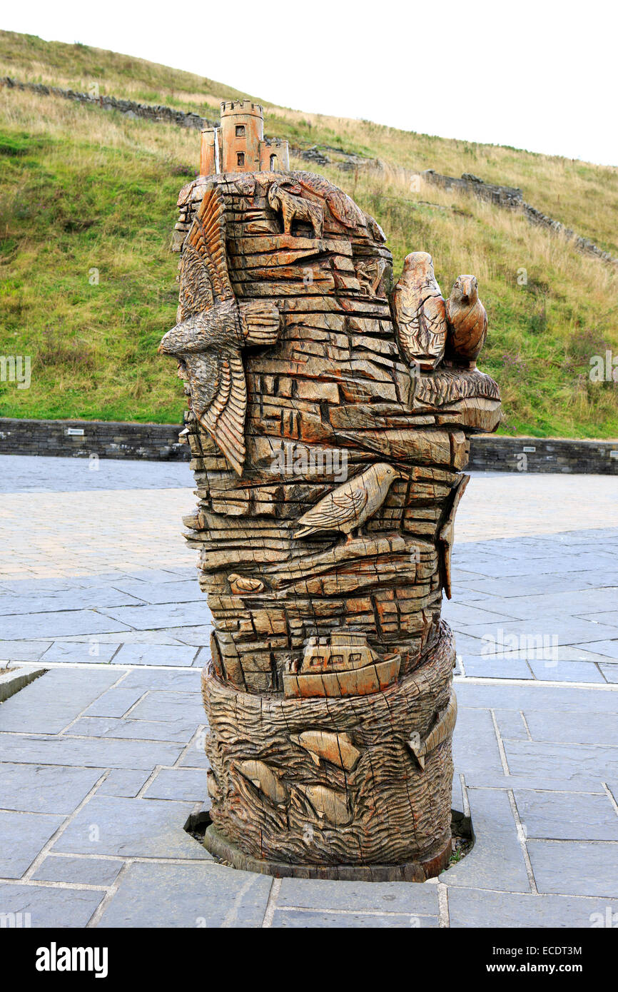 Monument carved out wood. Cliffs of Moher Stock Photo - Alamy