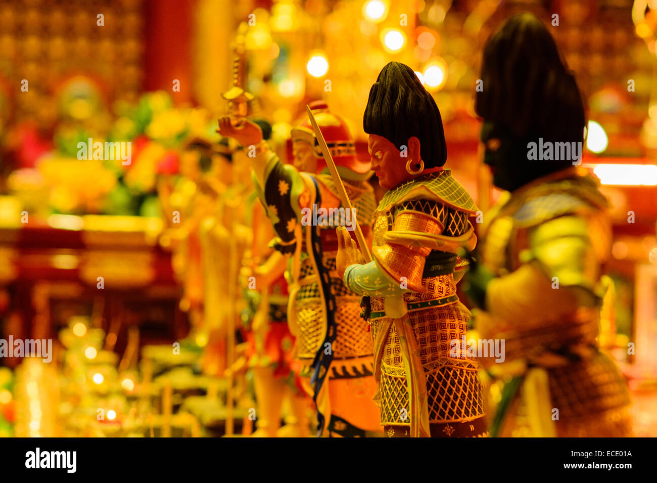 Chinese temple statues hi-res stock photography and images - Alamy