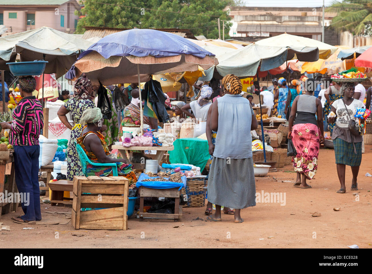Stalls at Anyaa market, Accra, Ghana, Africa Stock Photo - Alamy