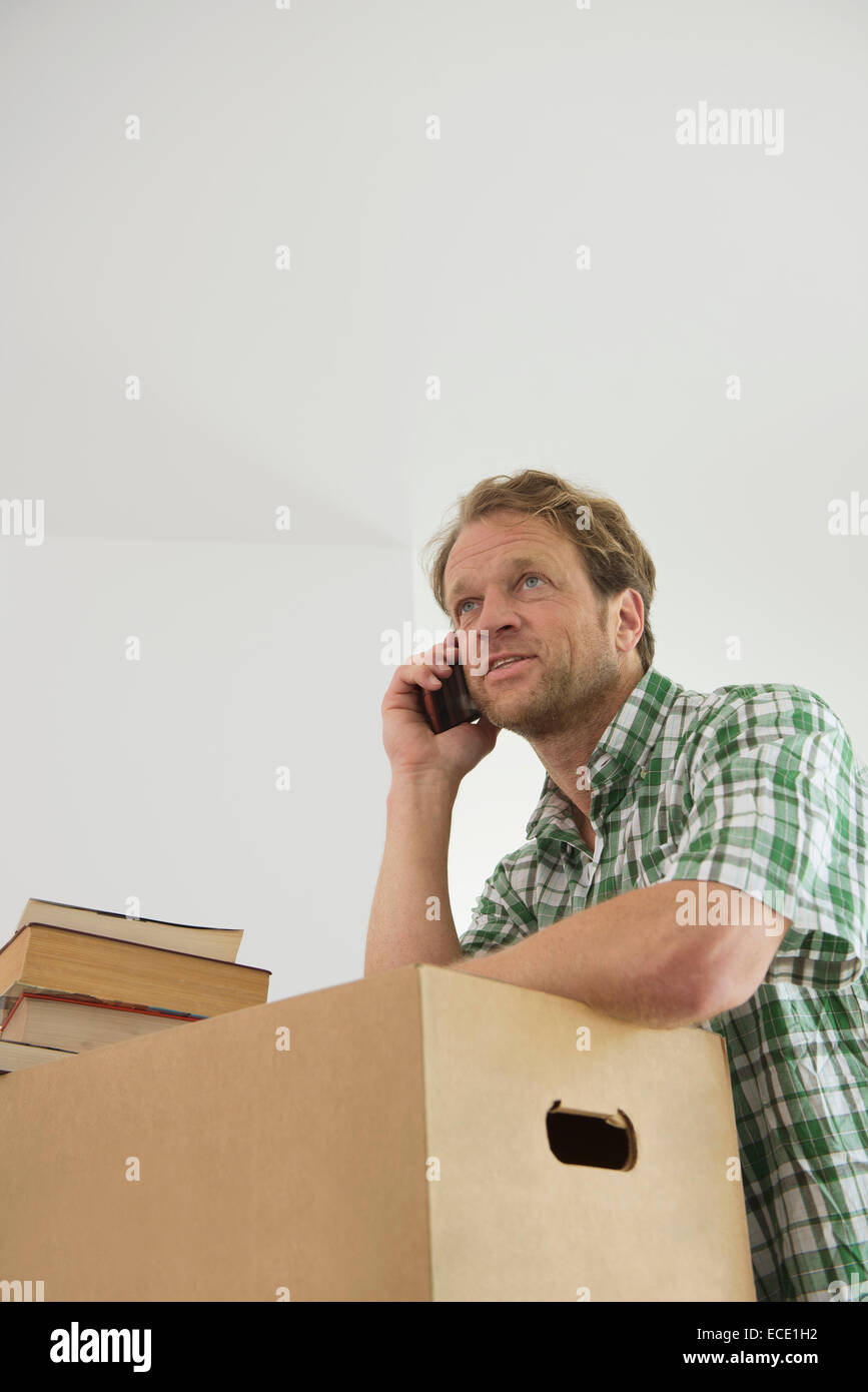 Man telephone call listening moving new home Stock Photo - Alamy