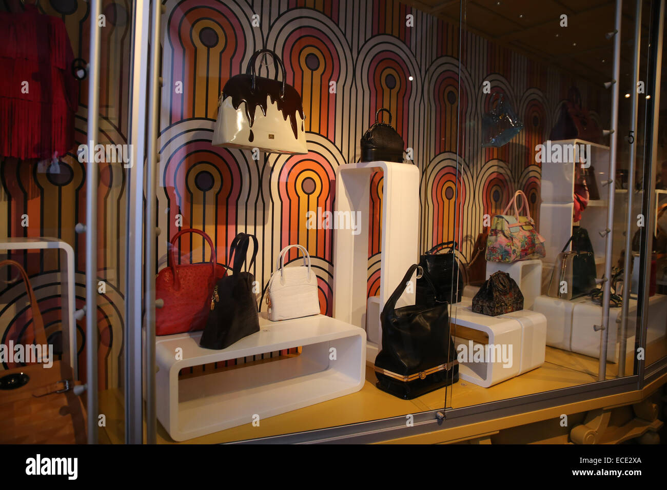 Fashion and women hi-res stock photography and images - Alamy