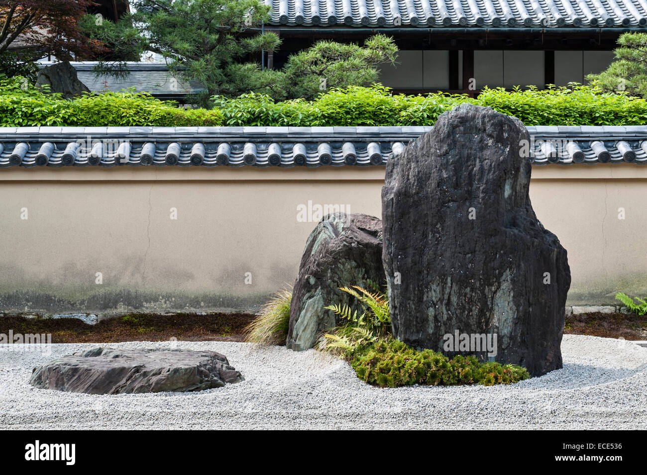Ryogen-in Temple, Daitoku-ji, Kyoto, Japan. The Mt Horai stone in the ...