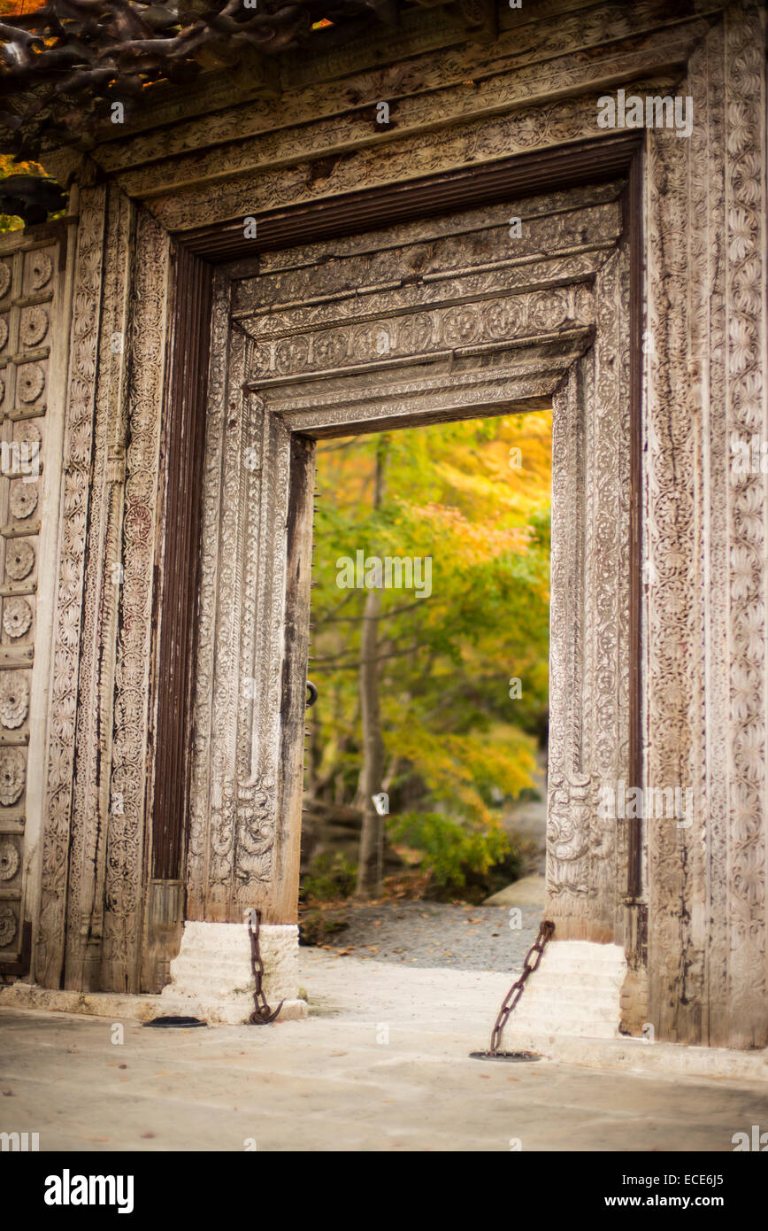 Japanese garden entrance at the Maple Corridor, Kawaguchiko, Japan ...