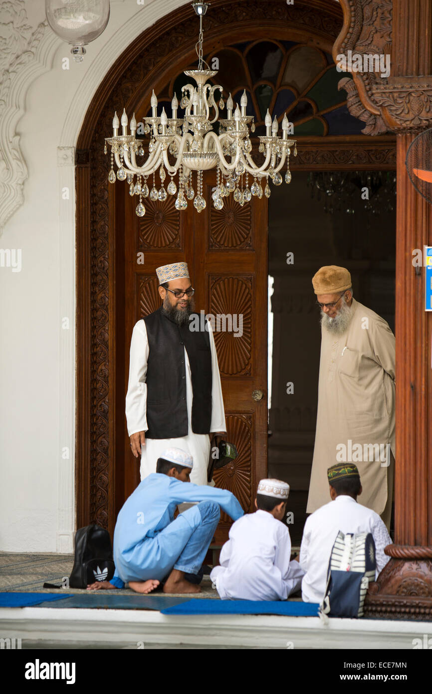 Mauritius, Port Louis, Jummah Mosque, Islamic education, children ...