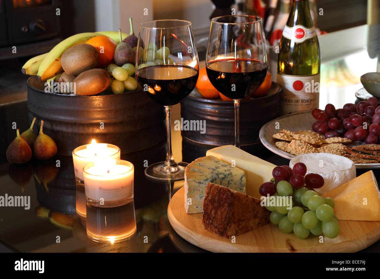 Cosy fire tv hi-res stock photography and images - Alamy