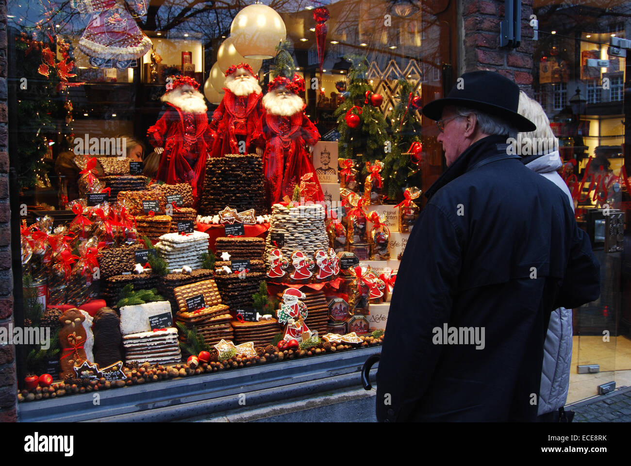 Couple and christmas market germany hi-res stock photography and images ...