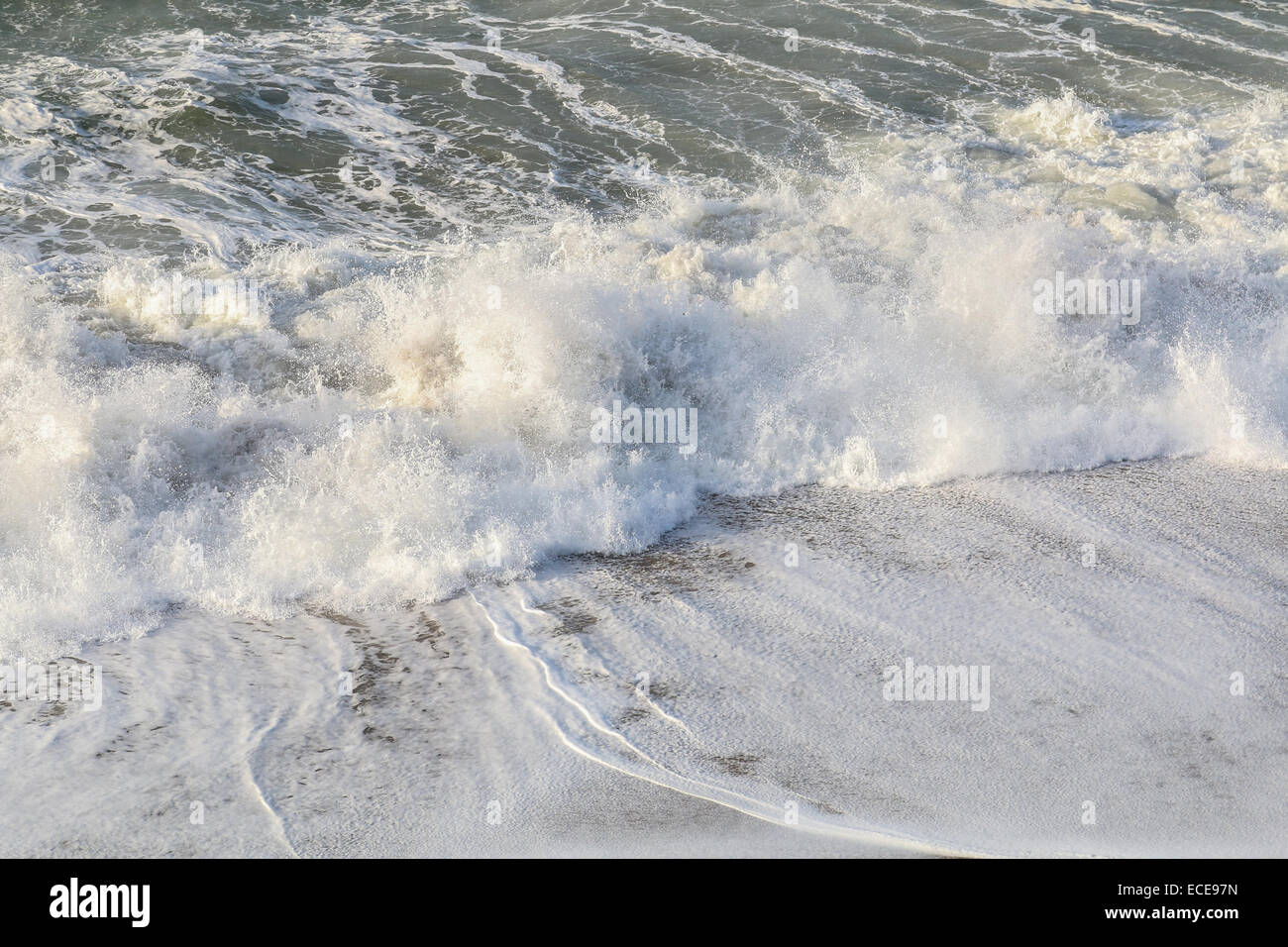Tidal white foam hi-res stock photography and images - Alamy