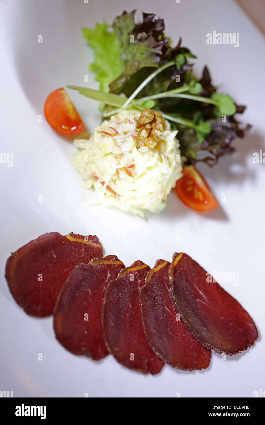 Slices of venison hi-res stock photography and images - Alamy