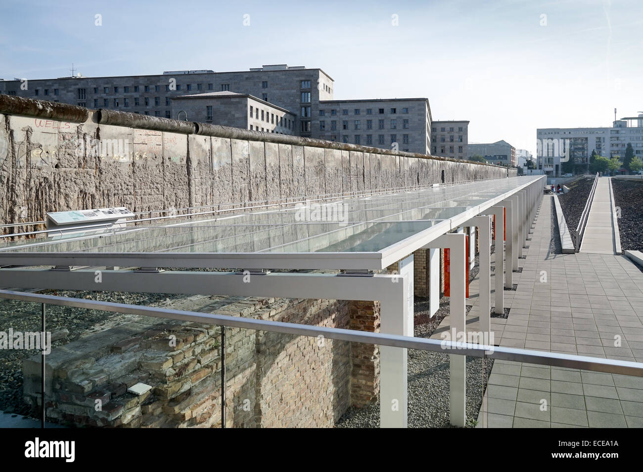 Part of the old Soviet wall dividing Berlin Stock Photo - Alamy