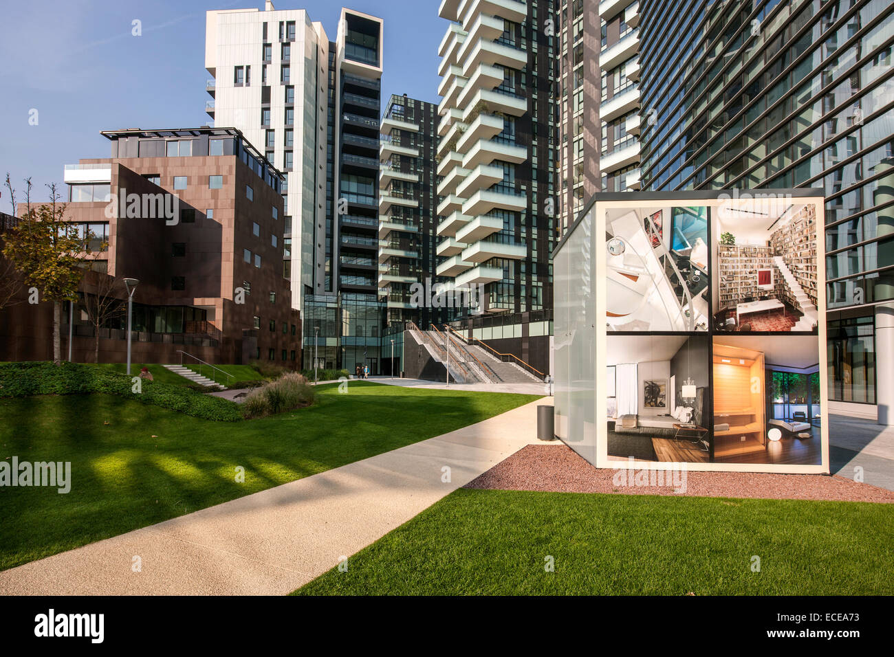 Milan square hi-res stock photography and images - Alamy