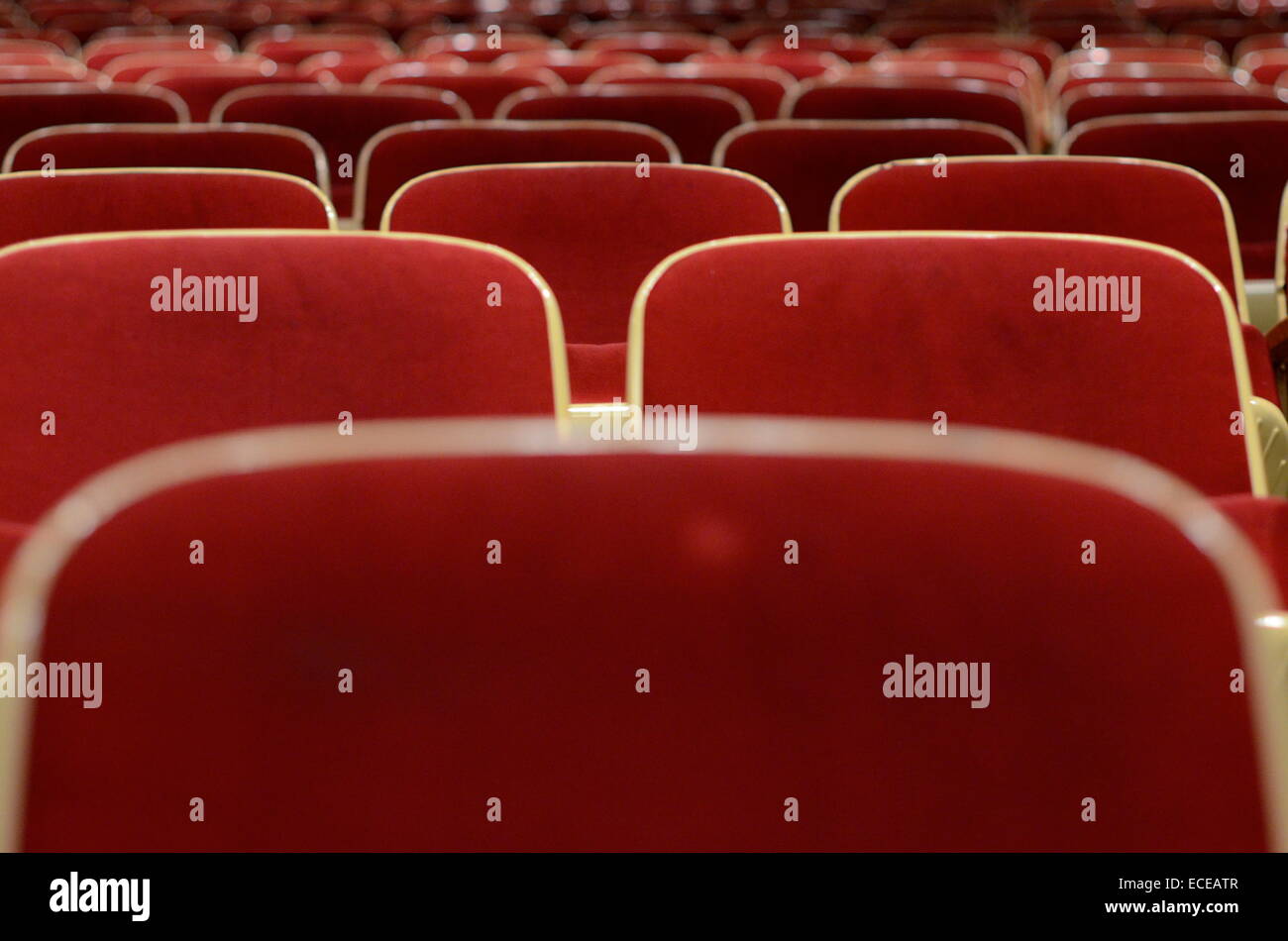 Rows of red velvet theater seats Stock Photo - Alamy Rows of red velvet theater seats Stock Photo - Alamy