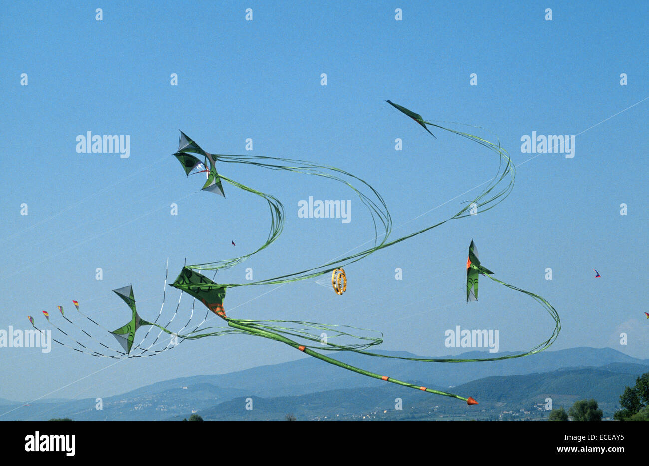 Kite shape hi-res stock photography and images - Alamy